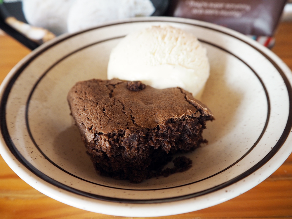 Delicious Alchemy Chocolate Brownie & Swedish Glace Smooth Vanilla Ice ...